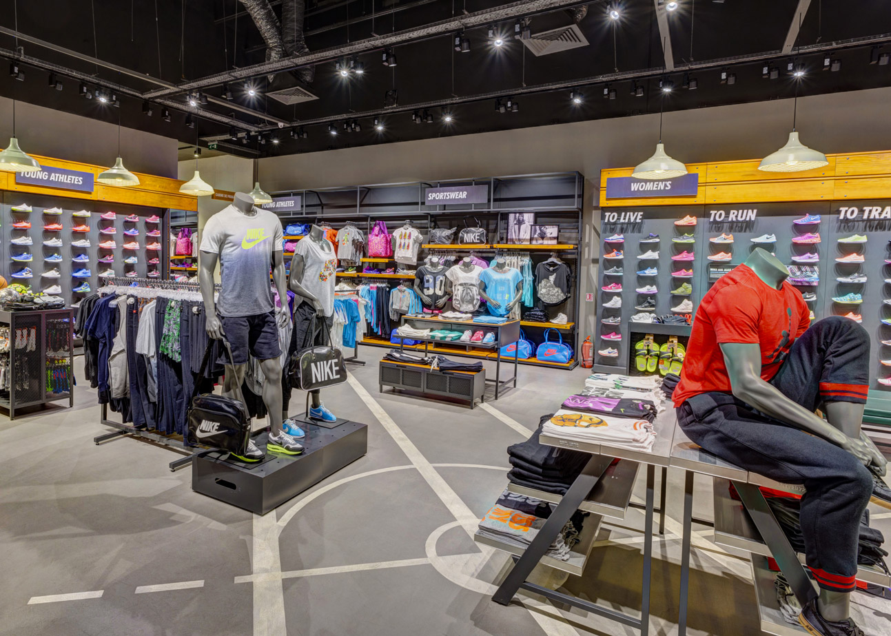 Nike Stores Romania - Idealwork - Pavimenti e rivestimenti in cemento